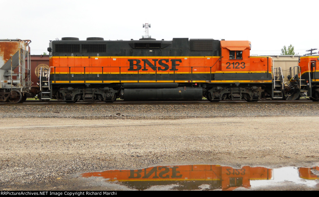 BNSF 2123